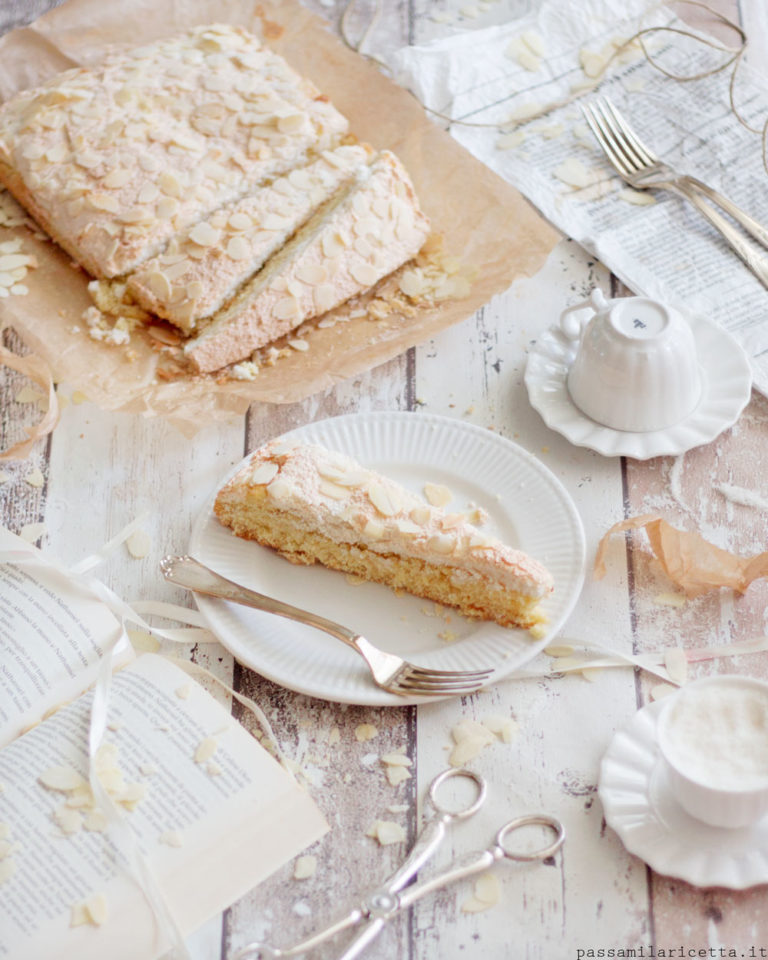 Coconut Meringue Slices, Torta con Meringa al Cocco - Passami La Ricetta